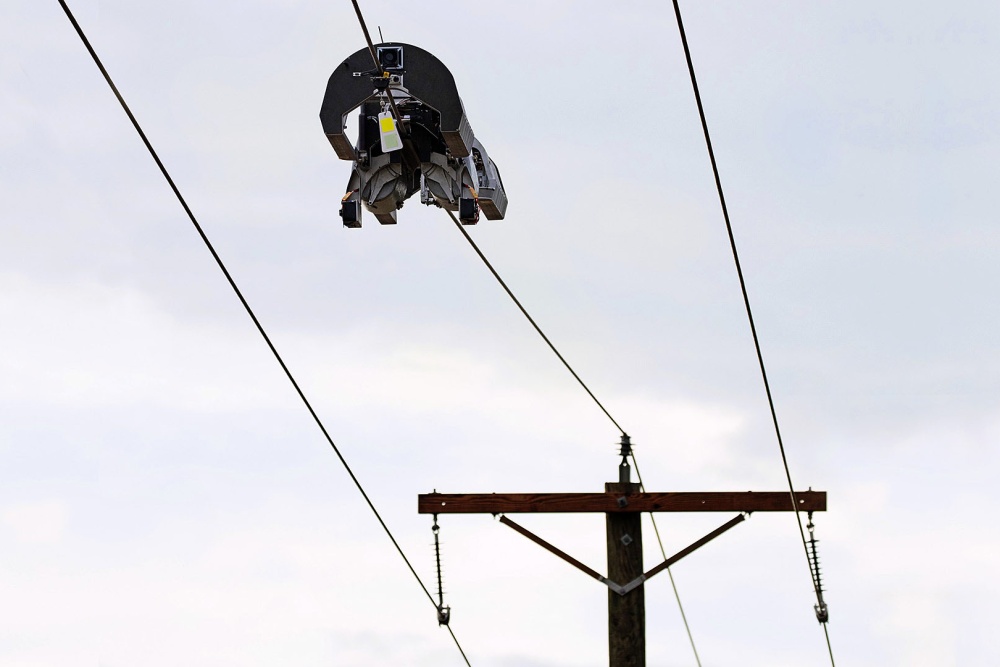 Facebook develops robot to wrap fibre round power lines for fast ...