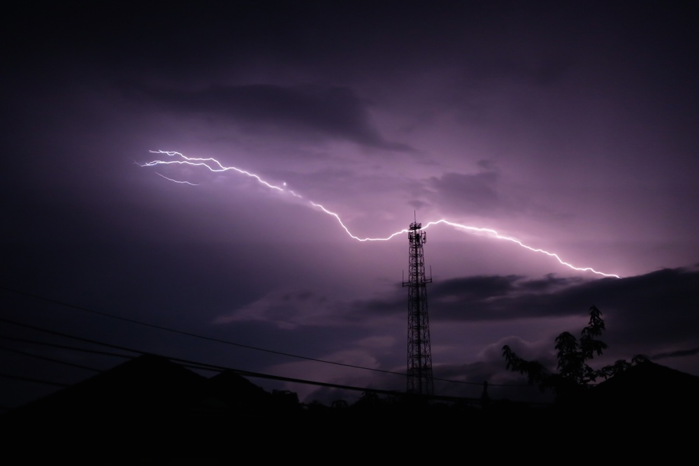 Laser diverts lightning strikes to protect Swisscom antenna - Mobile Europe