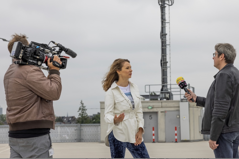 German TV broadcasts live interviews on Vodafone Deutschland's 5G ...