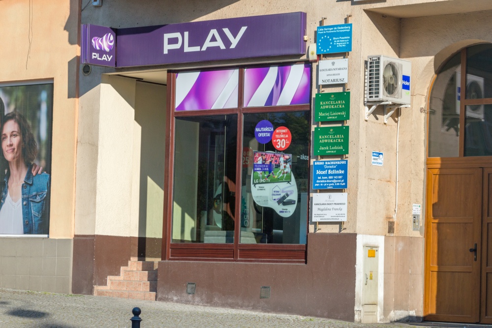Infravia and Iliad-owned Play must deliver to Poland - Mobile Europe