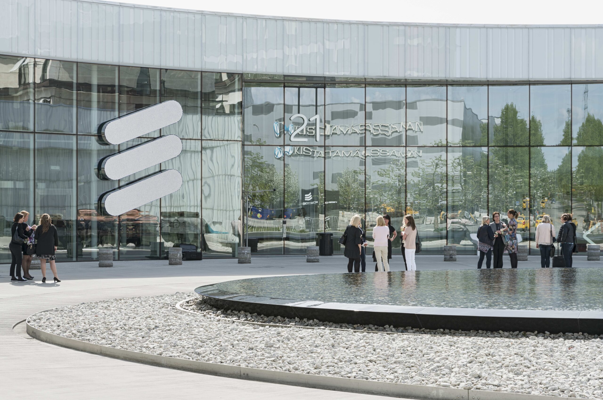 Ericsson sales fall but shares rise as North America returns to growth ...