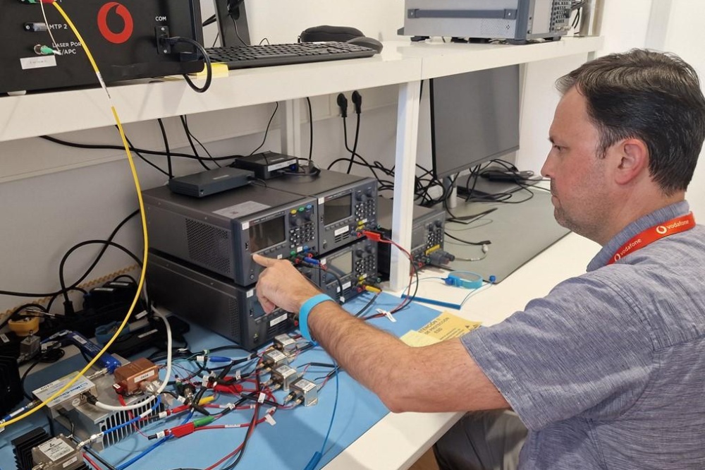 Vodafone explores AI to automate Open RAN’s management - Mobile Europe